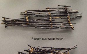 Fischerei der Steinzeit - Historischer Fischer